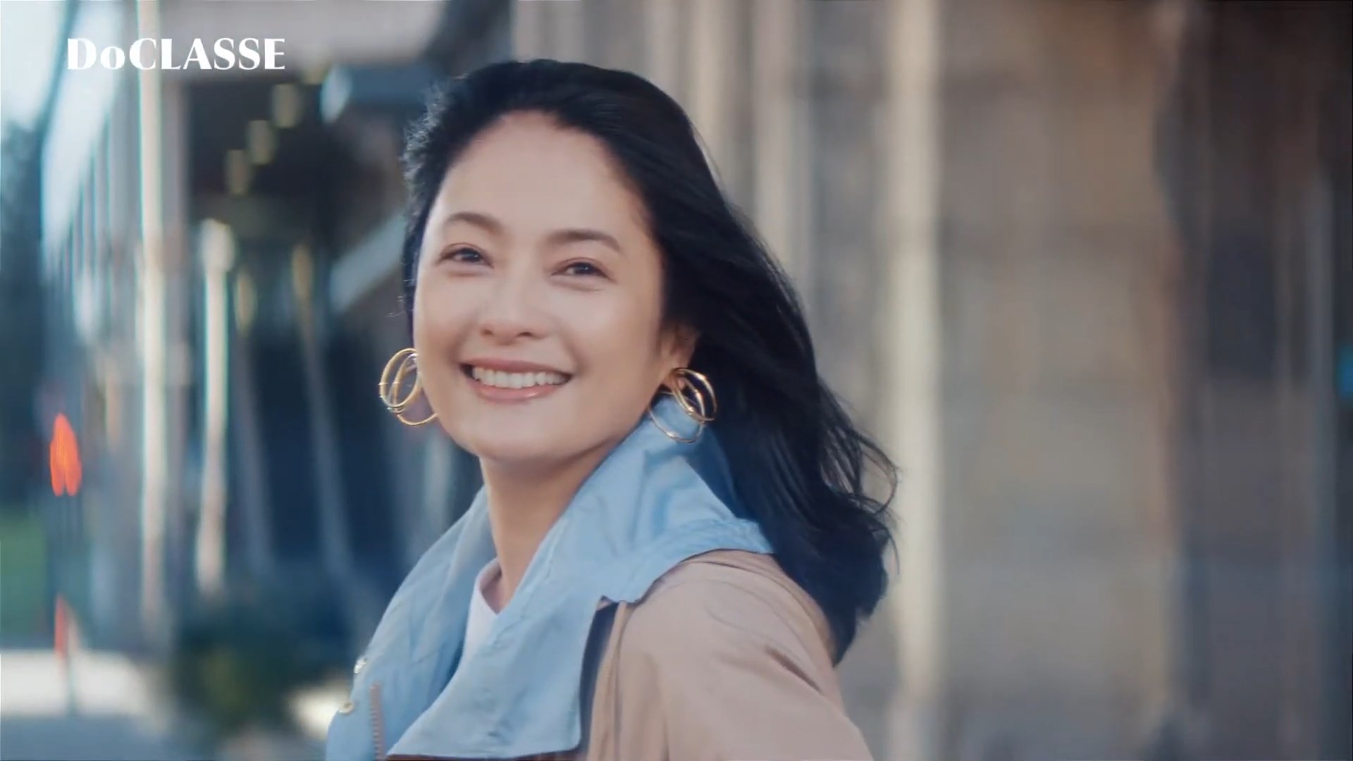DoCLASSE （ドゥクラッセ）「二重織リバーシブル・パーカー」篇 熊沢千絵 | CM Watch