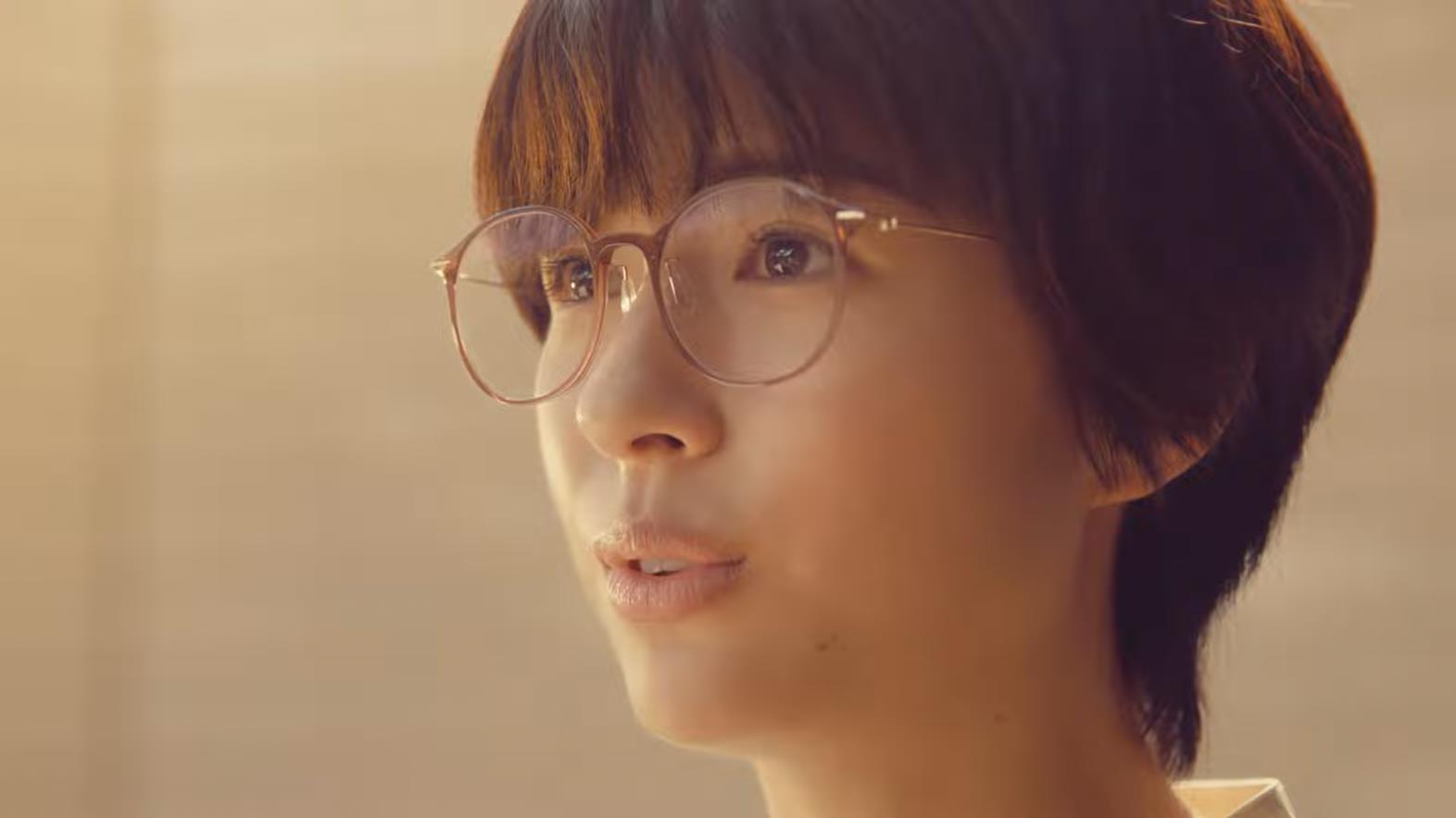 JINS Airframe（エアフレーム）井浦新 佐久間由衣 オズワルド | CM Watch