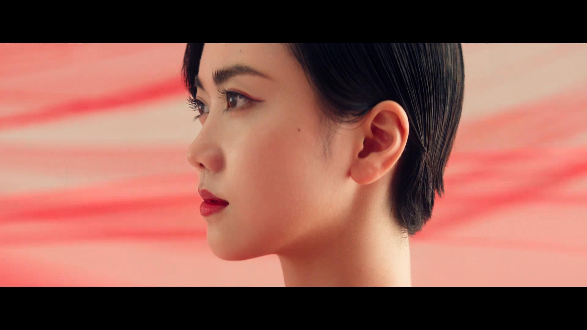 塩野義製薬 SHIONOGIグループ「いつも前を向く。」篇 小川未祐 | CM Watch