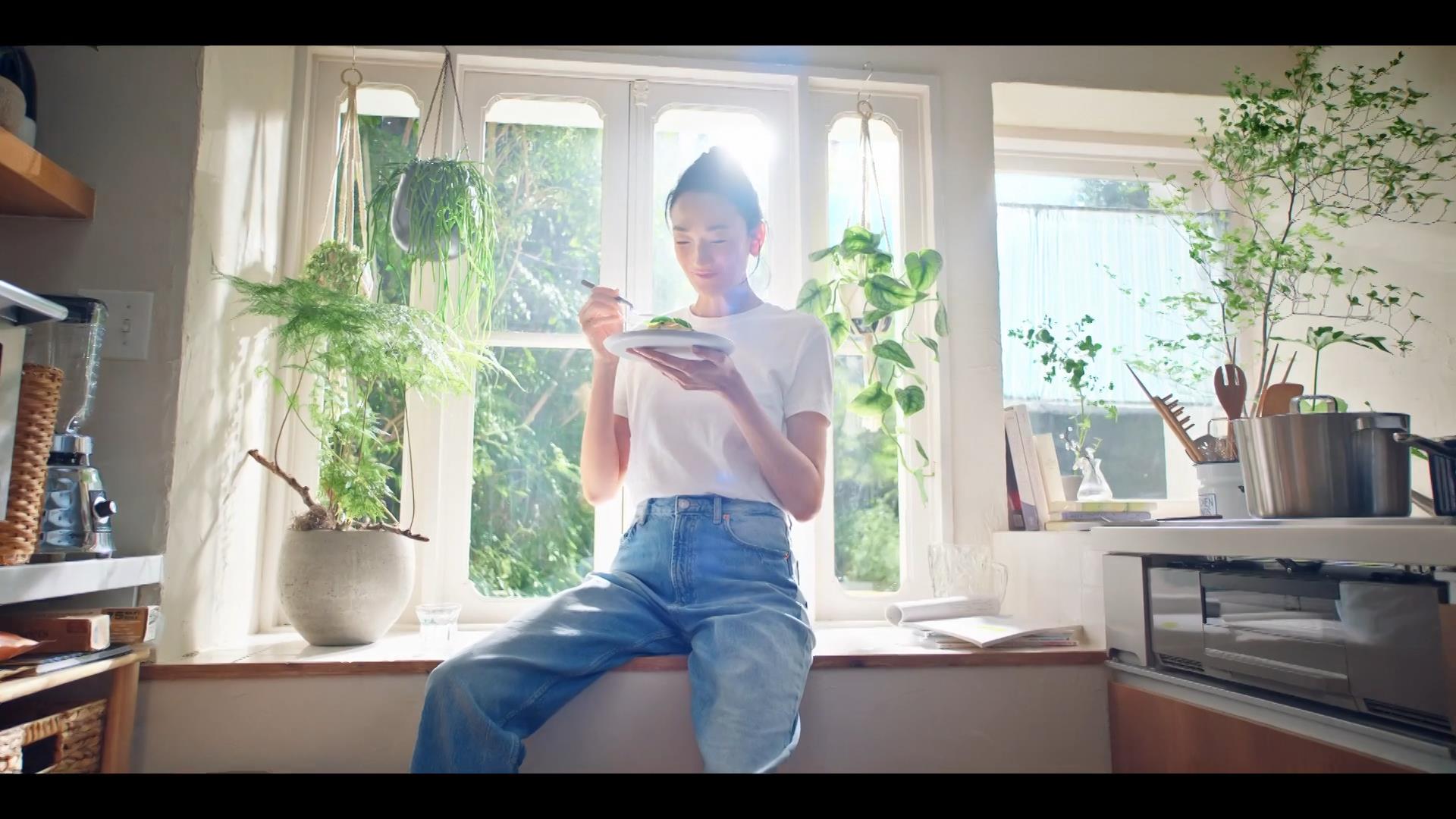 ZENB JAPAN ZENBヌードル 「食べよう、思いっきり。」篇 冨永愛 | CM Watch