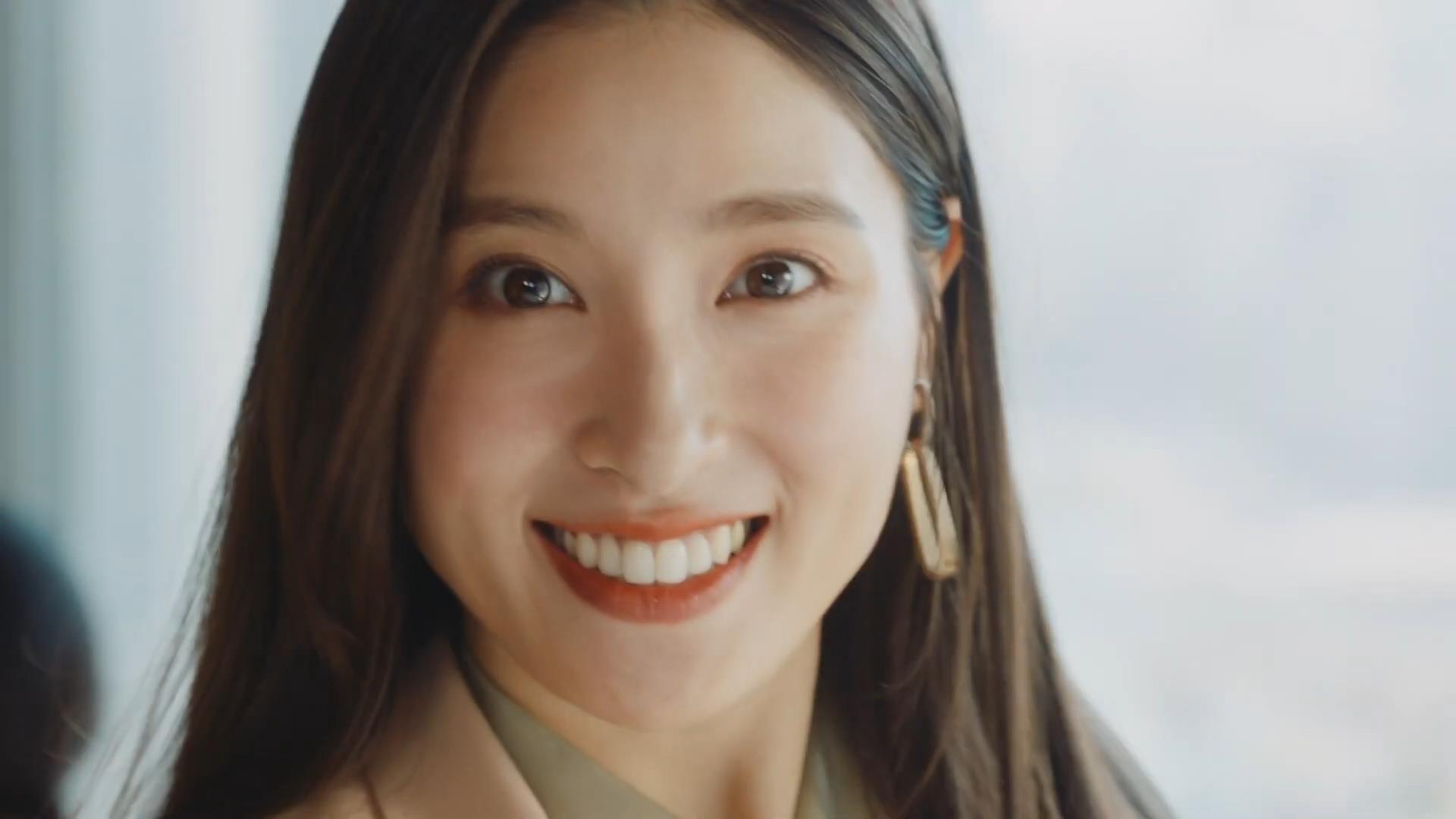 ソーシャルデータバンク Liny「できるの!?」篇 土屋太鳳 | CM Watch